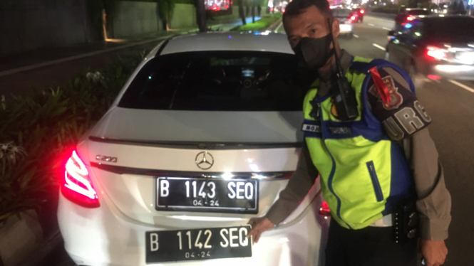 Pelat Nomor Kendaraan Bakal Pakai Chip dan QR Code, Apa Fungsinya? Pelat Nomor Kendaraan Bakal Pakai Chip dan QR Code, Apa Fungsinya?