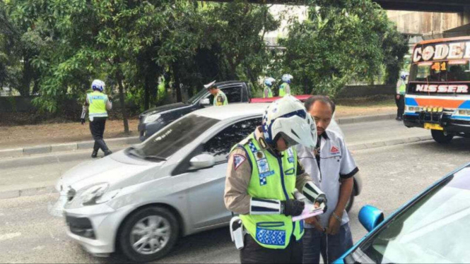 Tak Semua Polisi Bisa Melakukan Tilang di Jalan, Harus Punya Sertifikat Tak Semua Polisi Bisa Melakukan Tilang di Jalan, Harus Punya Sertifikat