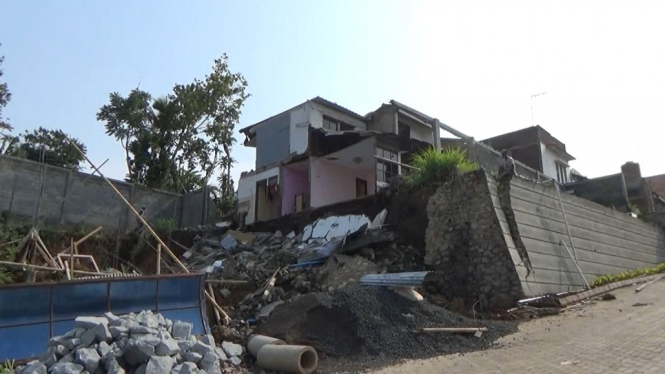 Rumah Mewah Ambrol di Bandung Barat, Pengembang Janji Bangun Kembali Rumah Mewah Ambrol di Bandung Barat, Pengembang Janji Bangun Kembali