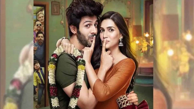 Pasangan Bintang Bollywood Kartik Aaryan dan Kriti Sanon Rayakan 1 ... Pasangan Bintang Bollywood Kartik Aaryan dan Kriti Sanon Rayakan 1 ...
