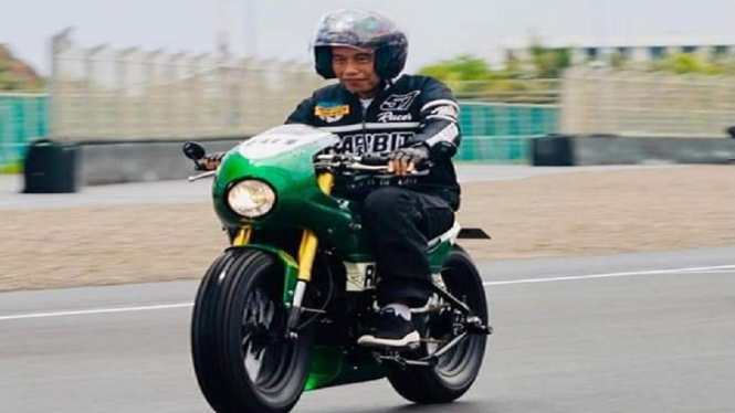 Penampakan Presiden Joko Widodo dengan Motor Retro Tes Lintasan Balap Penampakan Presiden Joko Widodo dengan Motor Retro Tes Lintasan Balap