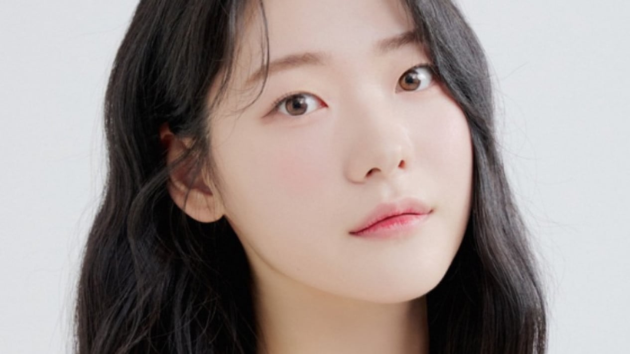 Cho Yoon's Instagram, Twitter & Facebook on IDCrawl