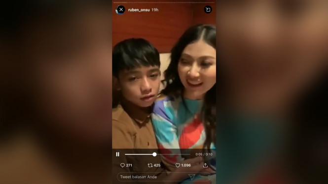 Viral Video Betrand Peto Terlihat Sentuh Payudara Sarwendah