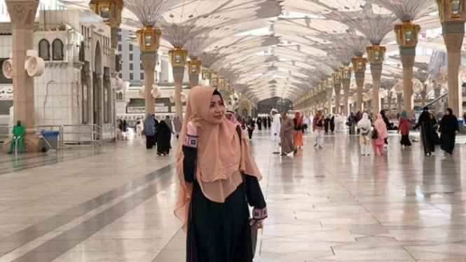 Five Vi Laporkan Akun yang Sebarkan Foto Seksinya Five Vi Laporkan Akun yang Sebarkan Foto Seksinya