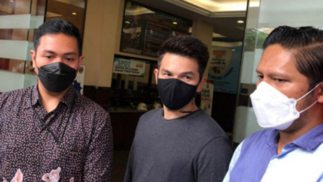 Masih Serumah sama Dhena, Jonathan Frizzy: Komunikasi Untuk Anak Masih Serumah sama Dhena, Jonathan Frizzy: Komunikasi Untuk Anak