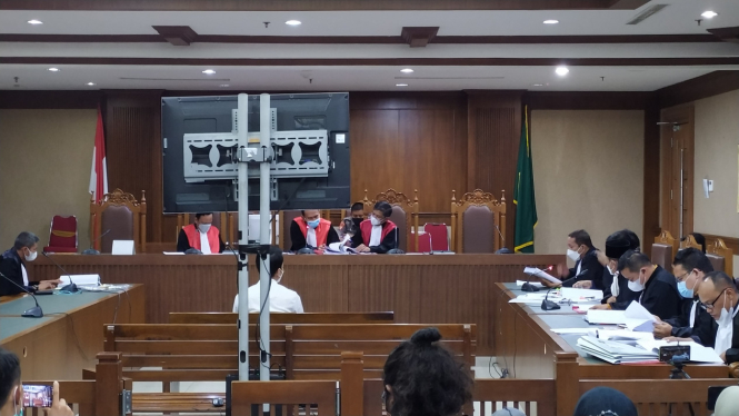 Adam Deni dan Kuasa Hukum Jerinx SID Bersitegang, Hakim Ambil Tindakan Adam Deni dan Kuasa Hukum Jerinx SID Bersitegang, Hakim Ambil Tindakan