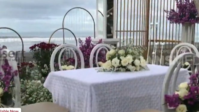 8 Potret Akad Nikah Venna Melinda dan Ferry Irawan, di Pinggir Pantai!