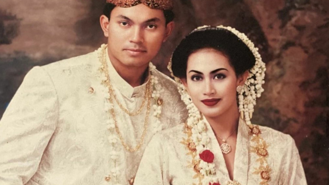 3 Potret Perjalanan Pernikahan Beda Agama Diah Permatasari dan Suami 3 Potret Perjalanan Pernikahan Beda Agama Diah Permatasari dan Suami