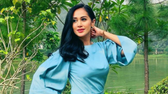 Diundang H-3, Diah Permatasari Unboxing Souvenir Pernikahan Kaesang ... Diundang H-3, Diah Permatasari Unboxing Souvenir Pernikahan Kaesang ...