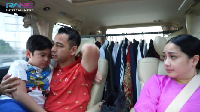 9 Potret Rafathar Masuk Pesantren, Belajar Ngaji Hingga Bahasa Arab