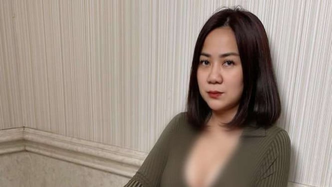 7 Potret Terbaru Tante Ernie, No 6 Bikin Warganet Gak Tahan