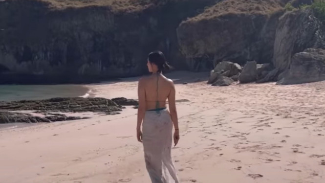 5 Potret Liburan Anya Geraldine di Labuan Bajo, Asyik Mandi Busa | Halaman 2