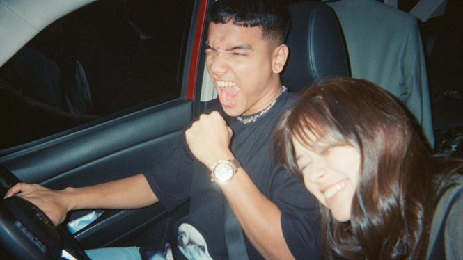 8 Potret Gemes Fadly Faisal dan Rebecca Klopper, Bucin Banget!