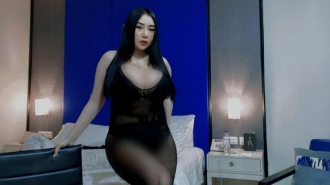 Belahan Dada Pamela Safitri Terekspos, Netizen: Jepit Aku!