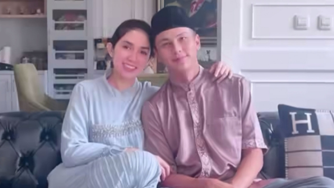 6 Potret Jadul Kisah Cinta Andhika Pratama dan Ussy, Bikin Baper! 6 Potret Jadul Kisah Cinta Andhika Pratama dan Ussy, Bikin Baper!