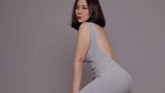 Tante Ernie Pamer Pose Nungging, Warganet Sampai Ngaku Gak Kuat