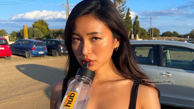 8 Potret Seksi Rae Lil Black, Bintang Porno Amerika Keturunan Jepang