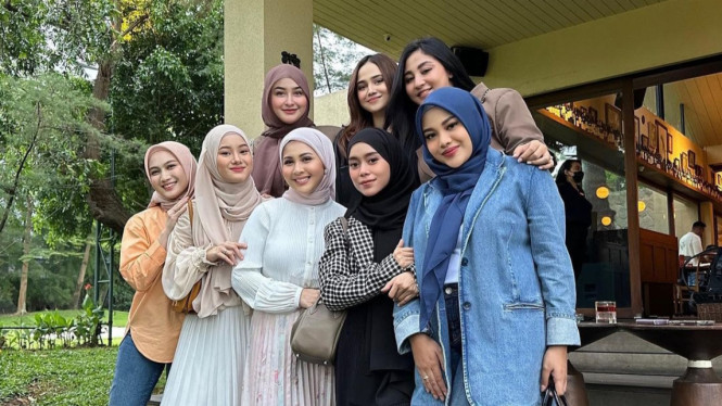 7 Potret Geng Mamayu Arisan Perdana, Lesti Kejora Tertawa Bahagia