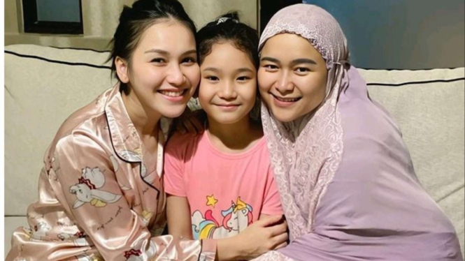 10 Potret Ulang Tahun Bilqis Khumairah Razak, Ayu Ting Ting Berdoa ke ... 10 Potret Ulang Tahun Bilqis Khumairah Razak, Ayu Ting Ting Berdoa ke ...