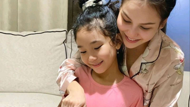 10 Potret Ulang Tahun Bilqis Khumairah Razak, Ayu Ting Ting Berdoa ke Allah 10 Potret Ulang Tahun Bilqis Khumairah Razak, Ayu Ting Ting Berdoa ke Allah