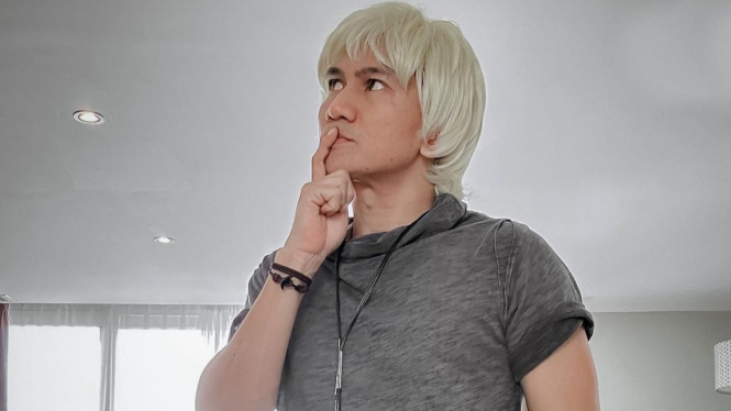 Pakai Rambut Pirang, Anji Langsung Dikira Vino G Bastian Pakai Rambut Pirang, Anji Langsung Dikira Vino G Bastian