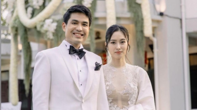 10 Potret Cantiknya Nong Poy Di Acara Resepsi Pernikahan | Halaman 2