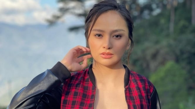 8 Potret Seksi Cara Gonzales, Artis Filipina yang Bintangi Film Pornstar 2 | Halaman 2