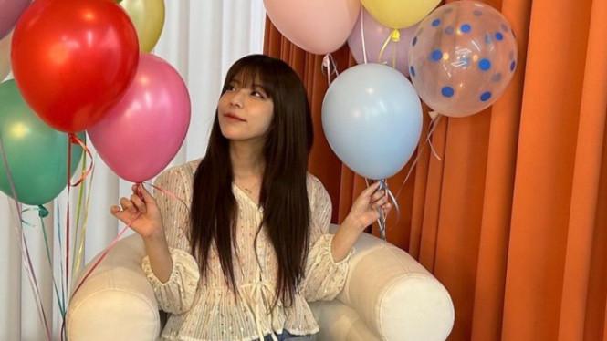 Rayakan 11 Tahun Debut, Penyanyi Juniel Adakan Siaran Langsung