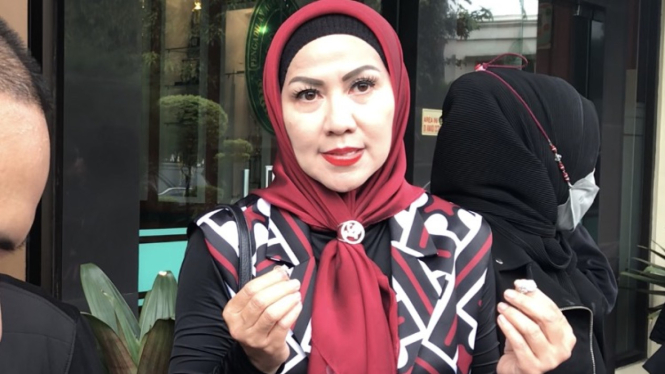 Kronologi Mata Vania Anak Venna Melinda Dilempar Batu Hingga Dilarikan ... Kronologi Mata Vania Anak Venna Melinda Dilempar Batu Hingga Dilarikan ...