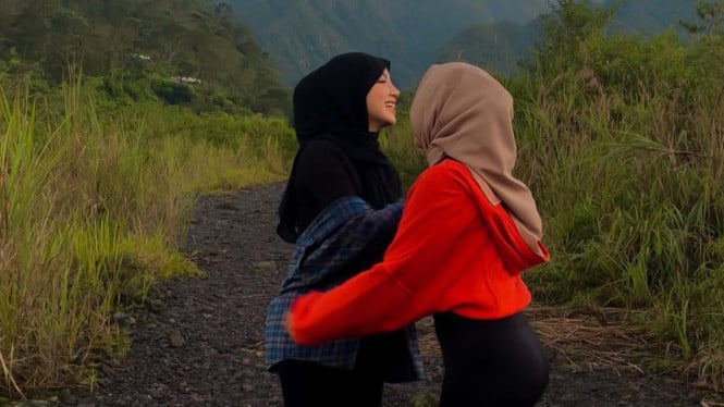 7 Potret Oklin Fia dan Anggi Sang Adik, Video Jilat Lidah Buat Geger | Halaman 2