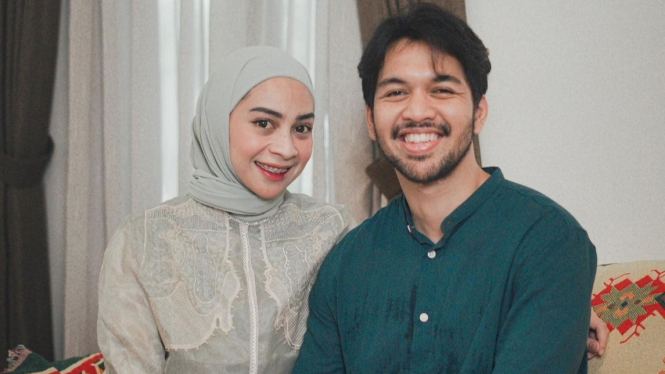 5 Potret Mesra Ira Nandha dan Suami Sebelum Perselingkuhan Terbongkar 5 Potret Mesra Ira Nandha dan Suami Sebelum Perselingkuhan Terbongkar