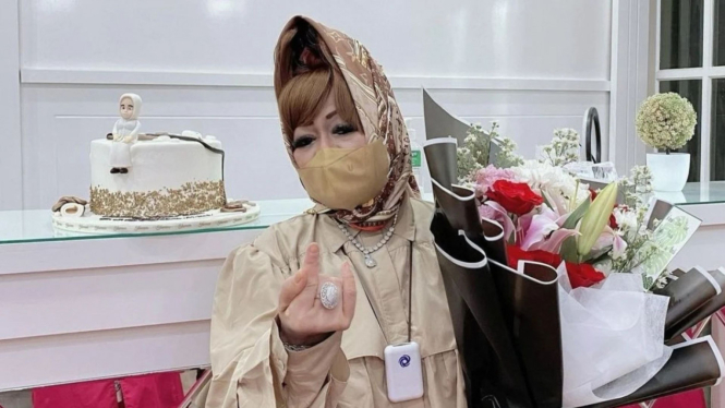 Penjelasan Buya Yahya Soal Jilbab Nyentrik Kadinkes Lampung Disebut ... Penjelasan Buya Yahya Soal Jilbab Nyentrik Kadinkes Lampung Disebut ...