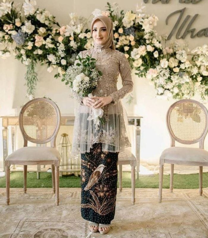 10 Ide Kebaya Hijab Modern untuk Acara Lamaran, Tampil Menawan! 10 Ide Kebaya Hijab Modern untuk Acara Lamaran, Tampil Menawan!