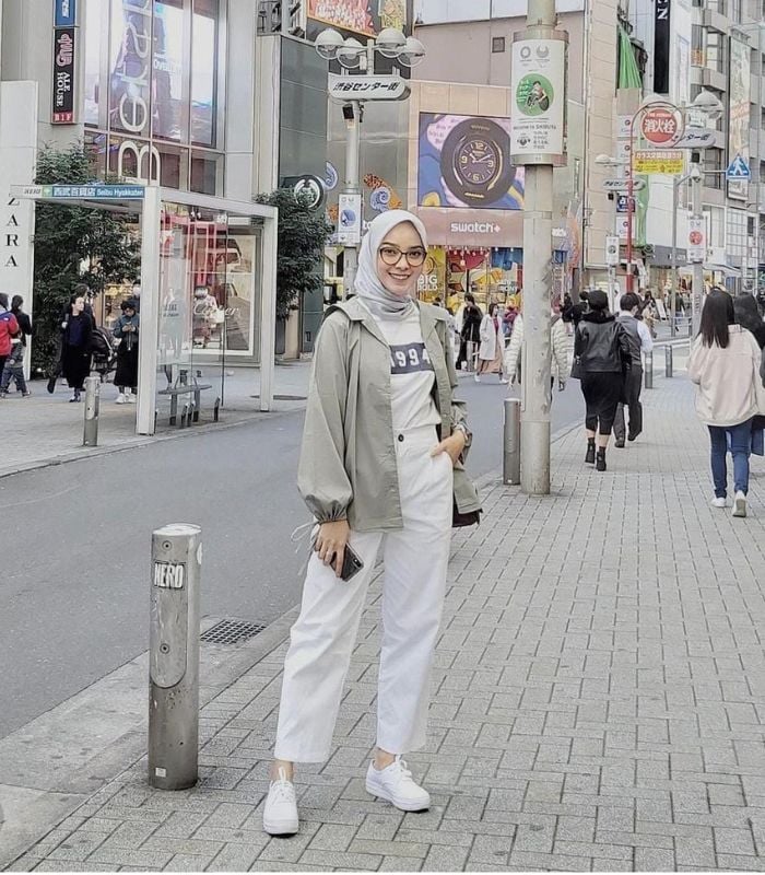 10 Inspirasi Outfit Gaya Hijab Travelling ala Selebgram Intan Sugih 10 Inspirasi Outfit Gaya Hijab Travelling ala Selebgram Intan Sugih