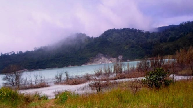 Menyelami Keindahan Talaga Bodas nan Cantik dari Garut