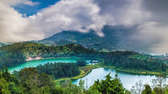 Menelusuri Keajaiban Telaga Warna Dieng