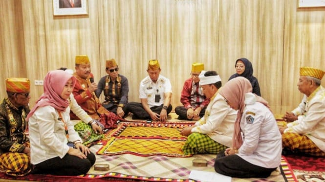 Budaya Melaksanakan Adat Sara Mandaharia dalam Tradisi Kalosara