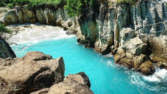 Pantai Tanjung Silar Boltim Tawarkan Panorama Mirip Lokasi Syuting ...
