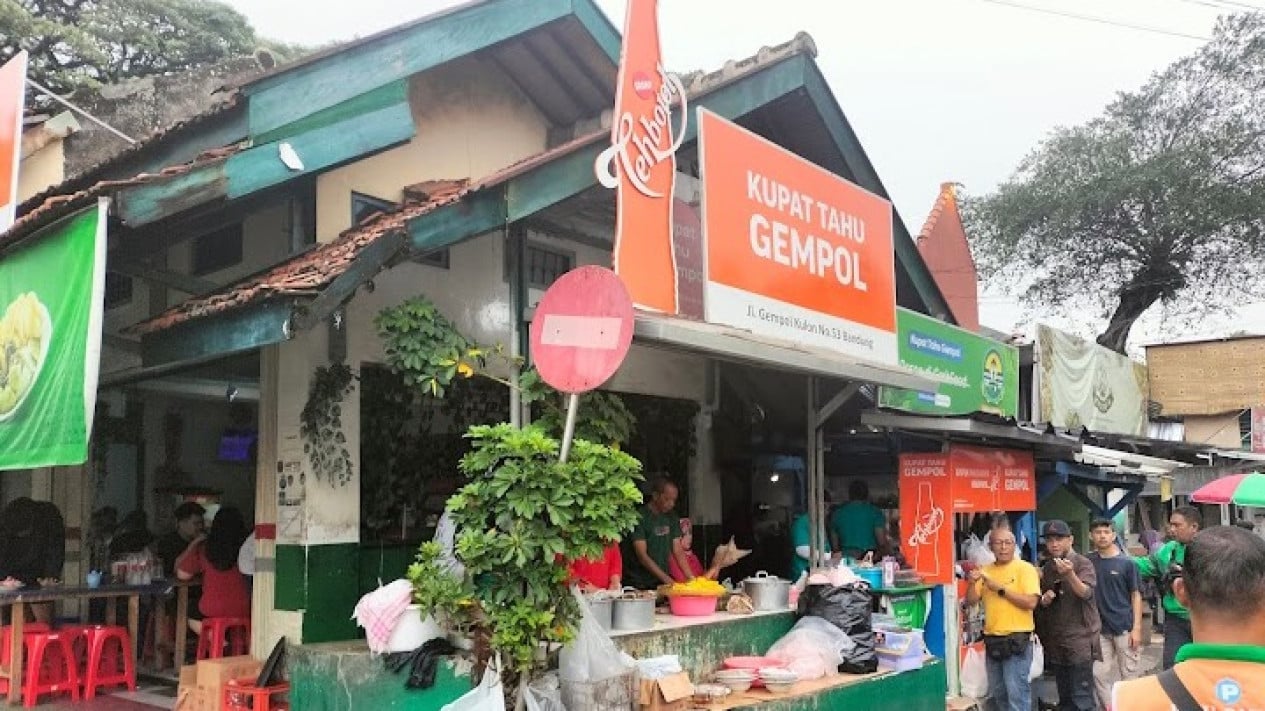 Foto Kupat Tahu Gempol Legendaris di Bandung, Ternyata Pernah Masuk TV ...