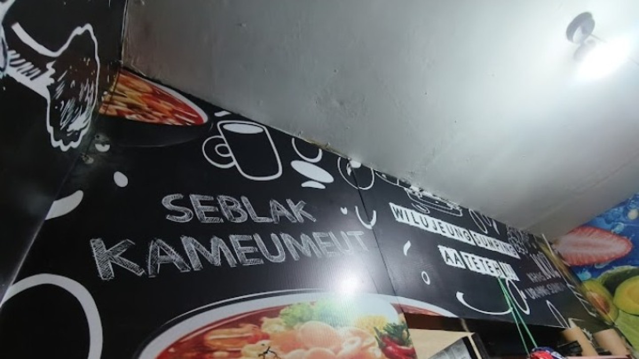 Foto Viral Seblak Tersembunyi di Gang Sempit Bandung Bikin Merinding ...