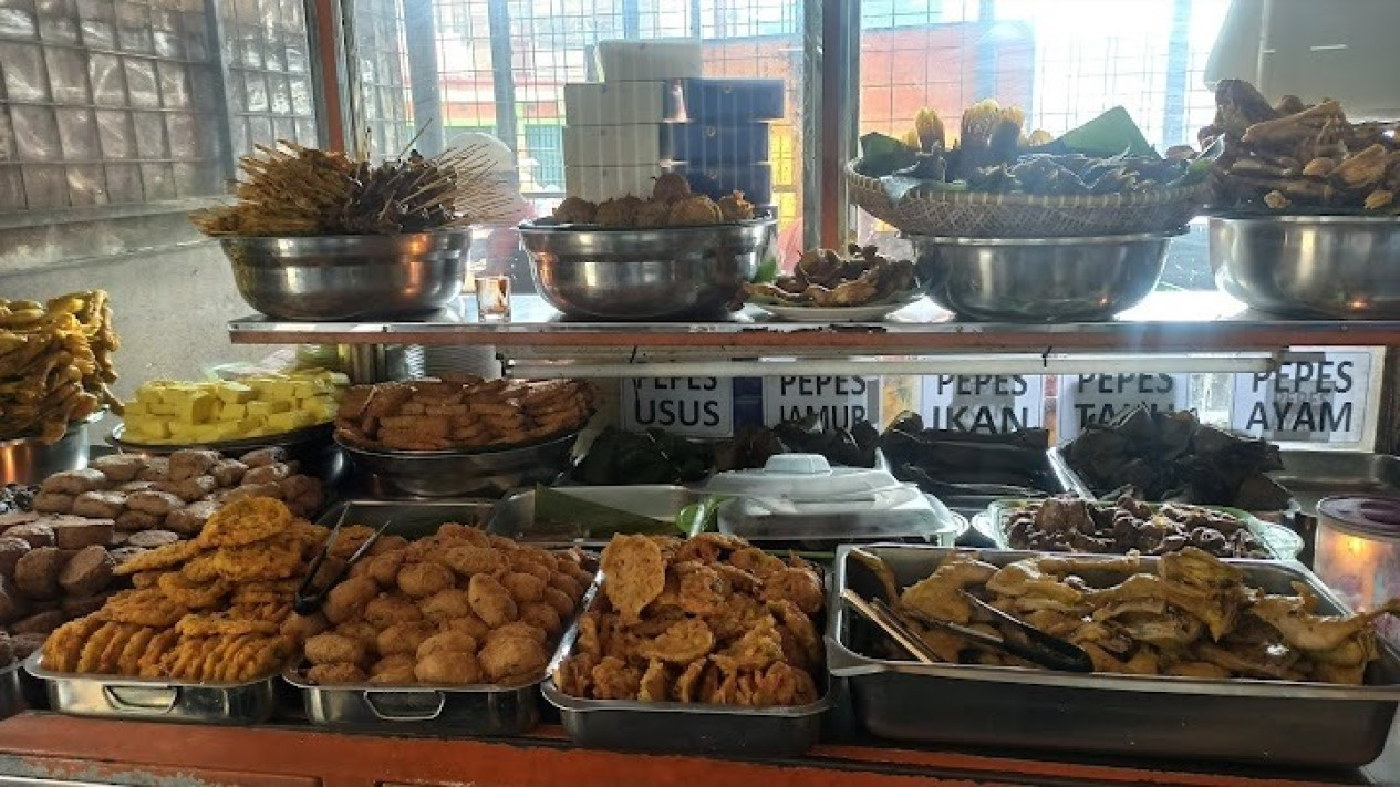 Foto Ayam Bakar & Goreng Simpang Siliwangi: Surga Kuliner di Bandung ...