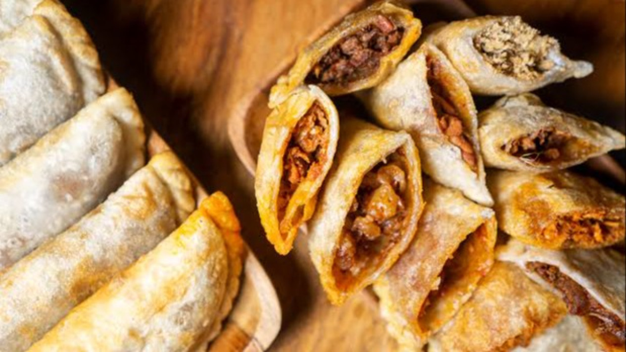 Foto Jelajahi 3 Kuliner Kaki Lima Bandung Viral, Penyuka Kebab Turki ...