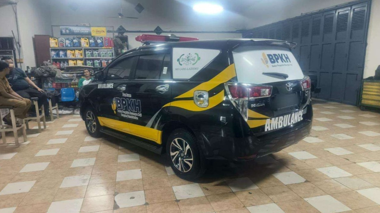 Foto Ambulans BPKH Disita KPK: ST Diduga Gunakan Dana CSR BI-OJK