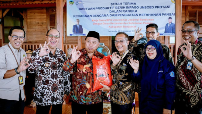 Bupati Banyumas Serahkan 300 Kg Benih Padi Unggul Inpago Unsoed Protani ...