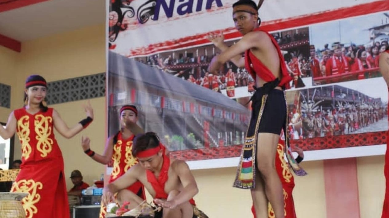 Foto Tradisi Naik Dango Suku Dayak Kanayatn: Fakta Unik dan Makna ...