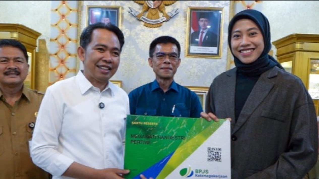 Foto Pulang Ke Jember Megawati Hangestri Langsung Jadi Ikon Gus Fawait ...