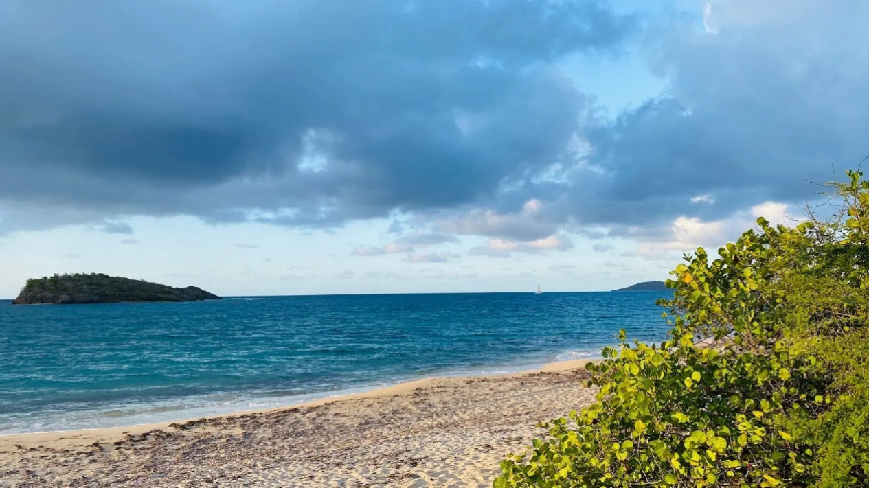 Foto 6 Pantai Tersembunyi di Indonesia Versi Kemenparekraf, Indah dan ...