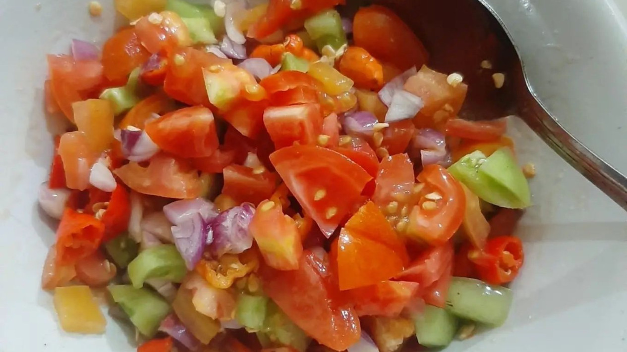Foto Sambal Dabu-Dabu, Sensasi Pedas Segar Khas Manado yang Menggoda Selera