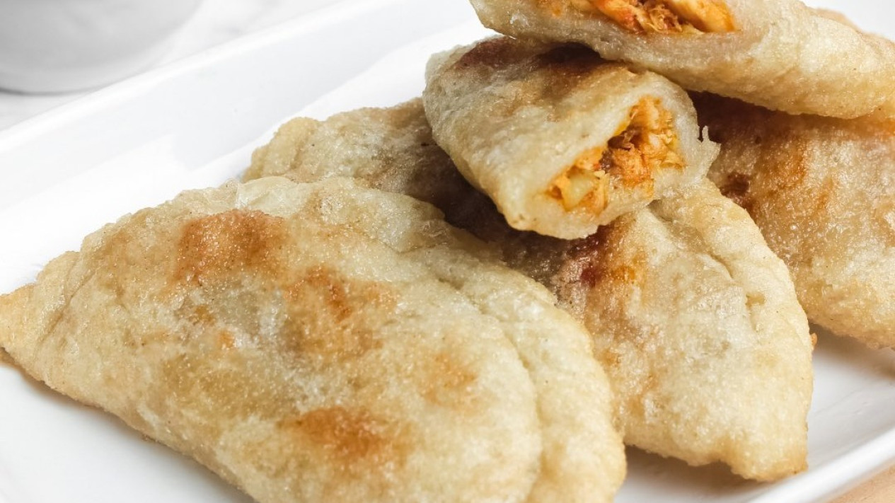 Foto Resep Cireng Isi Ayam Suwir Mercon yang Pedas Menggoda
