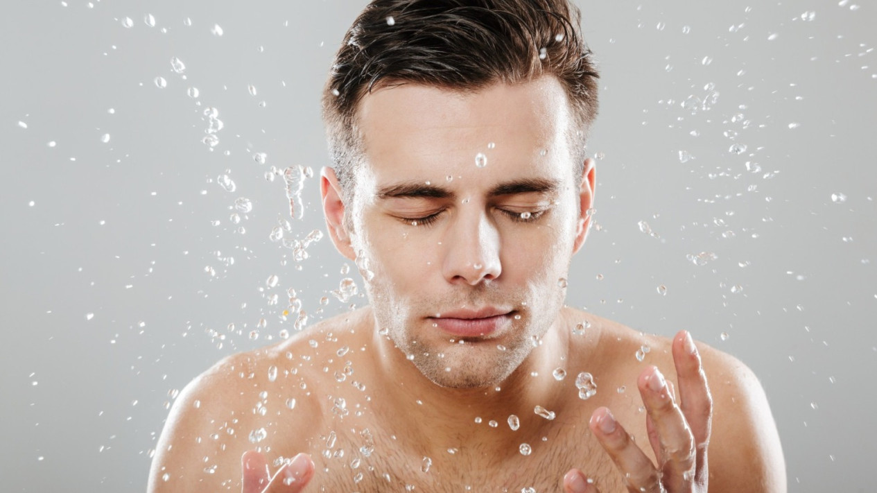 Foto 9 Manfaat Dahsyat Cuci Muka dengan Air Es, Bikin Kulit Segar dan ...